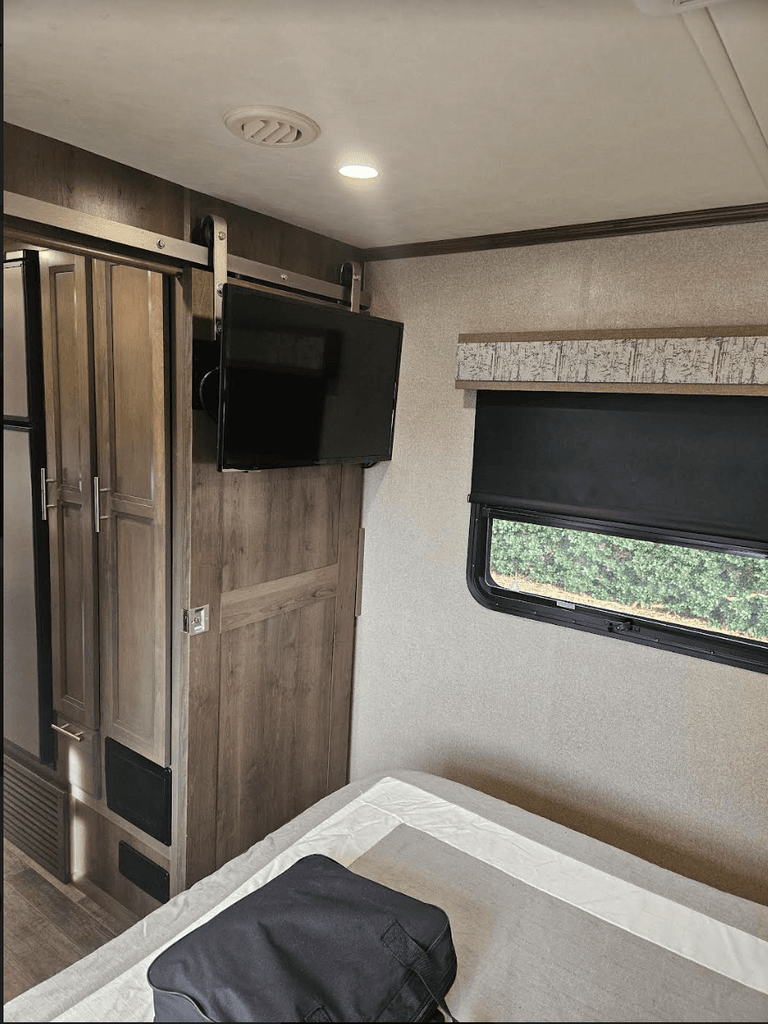 2021 Dynamax Isata 5 28SS 4X4 - National Vehicle