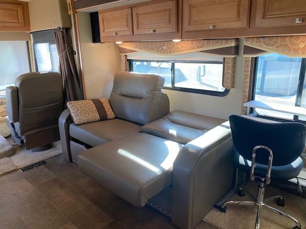 2014 Itasca Sunova 33C - National Vehicle