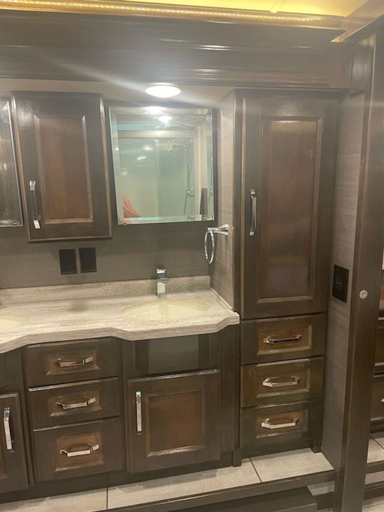 2020 Vanleigh Beacon 39FBB - National Vehicle