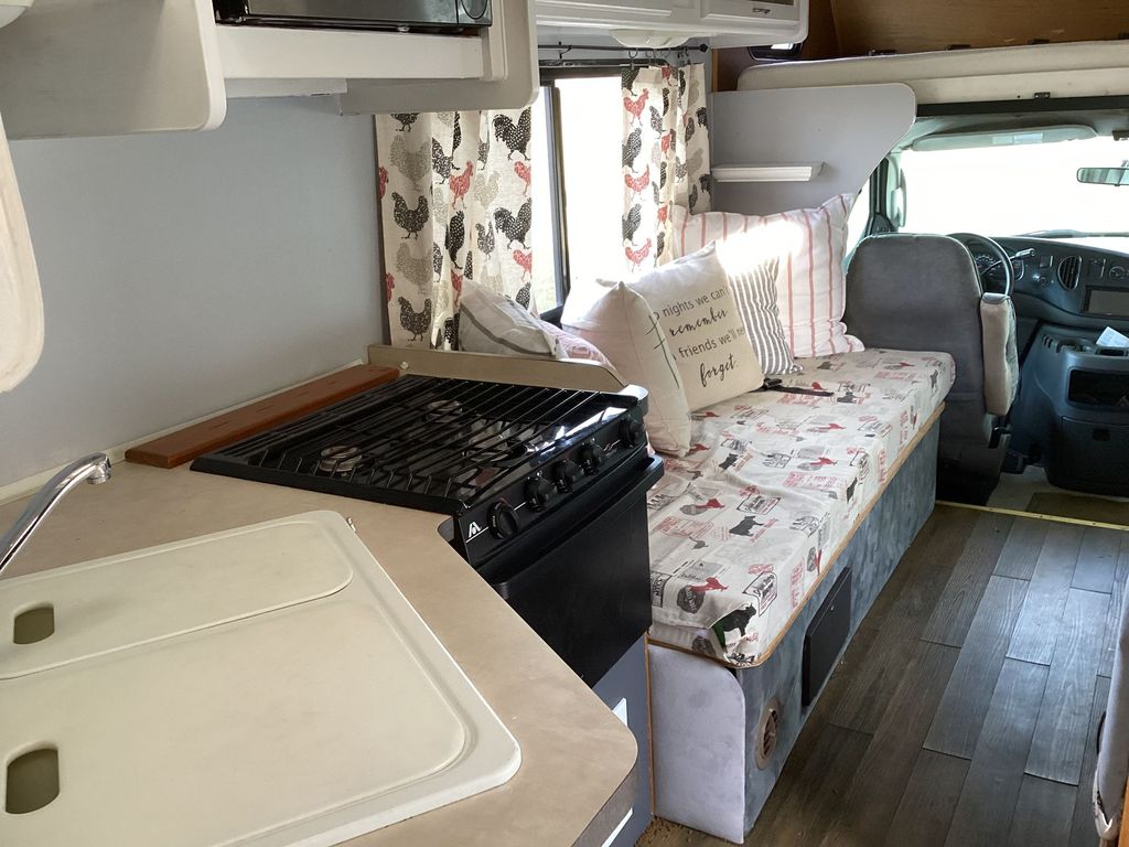 2004 Fleetwood Tioga 29V - National Vehicle