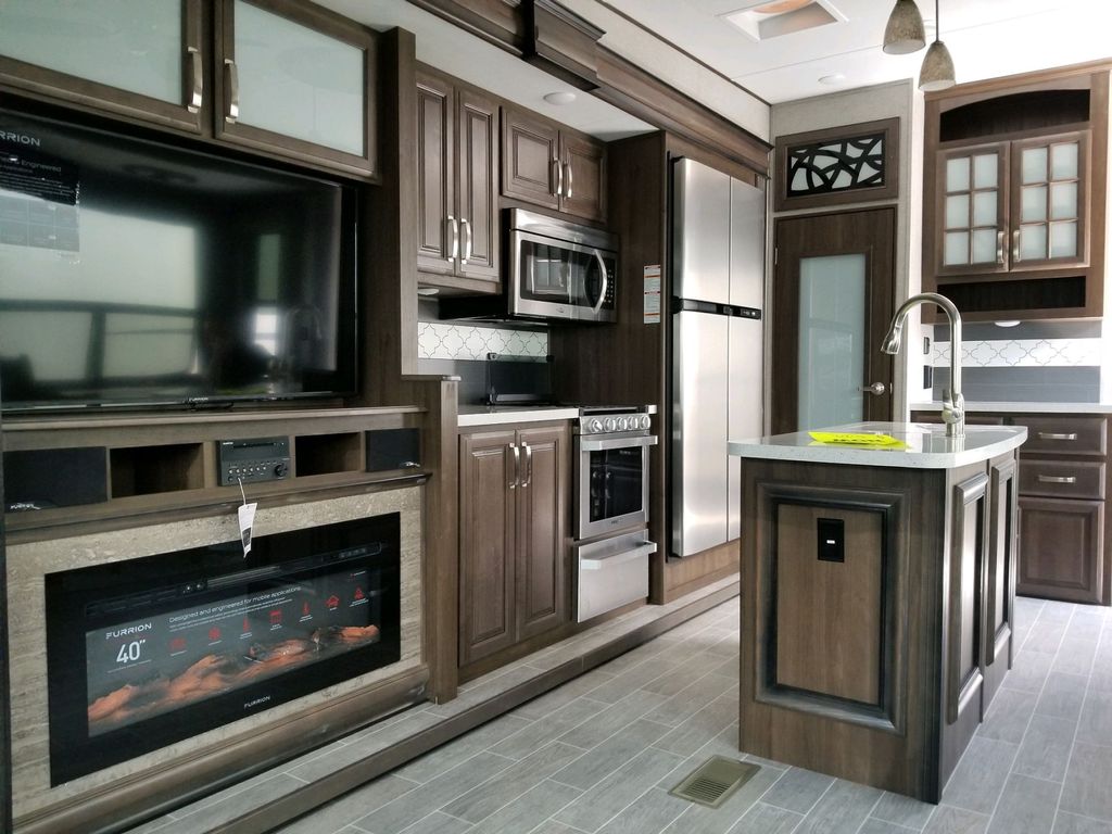 2020 Keystone Avalanche 320RS - National Vehicle