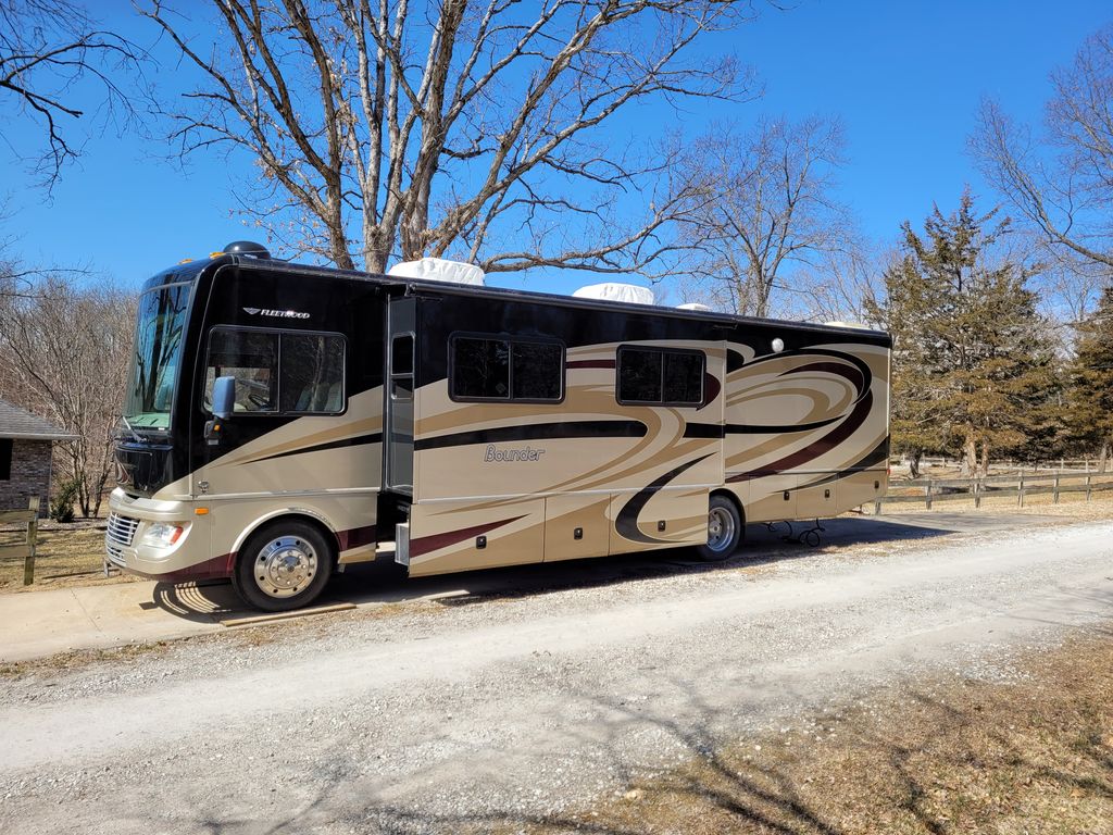 2014 Fleetwood Bounder 36E - National Vehicle