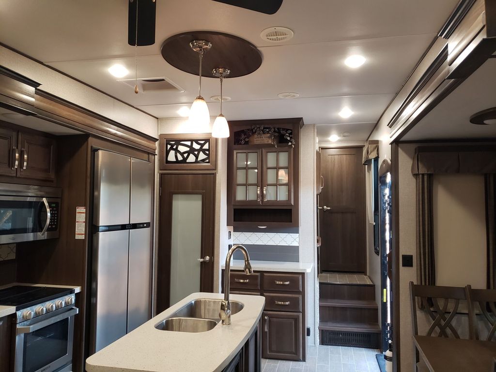 2020 Keystone Avalanche 320RS - National Vehicle