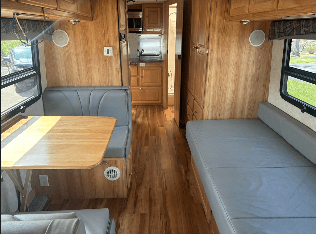 2018 Phoenix Cruiser Motorhome 2400 - National Vehicle