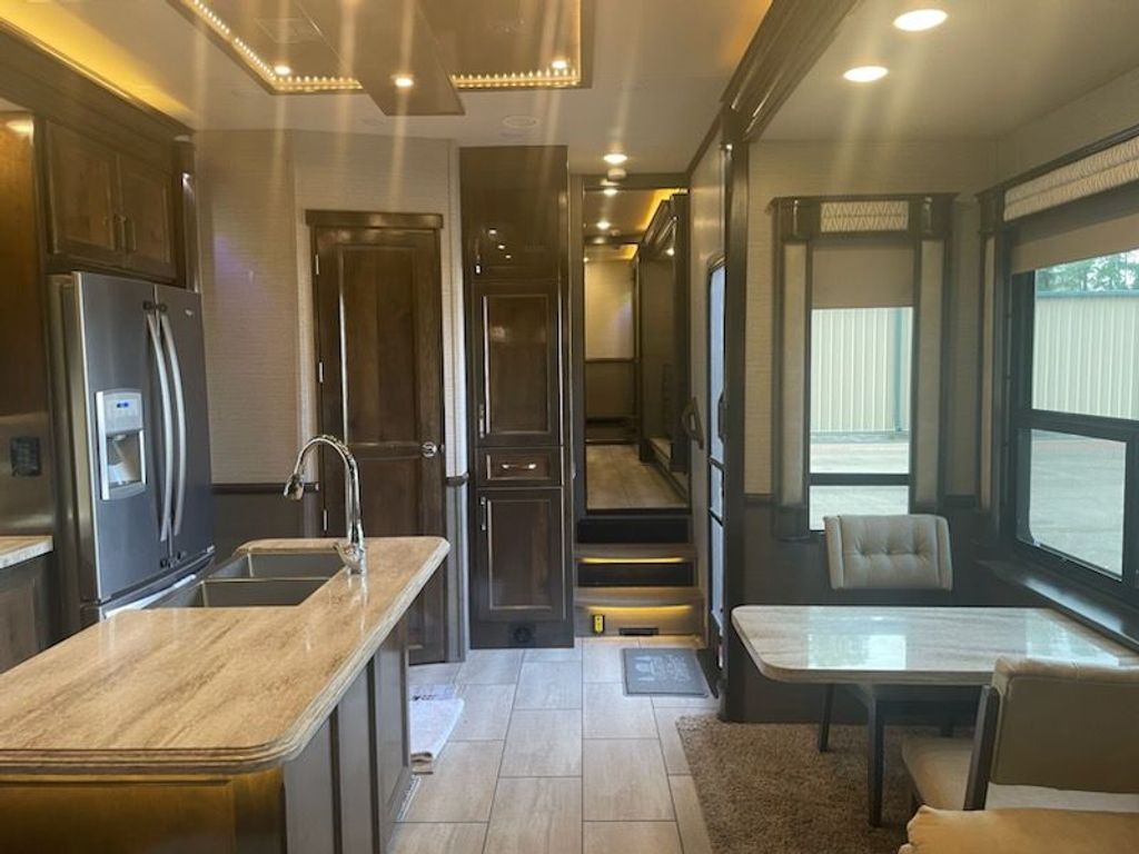 2020 Vanleigh Beacon 39FBB - National Vehicle