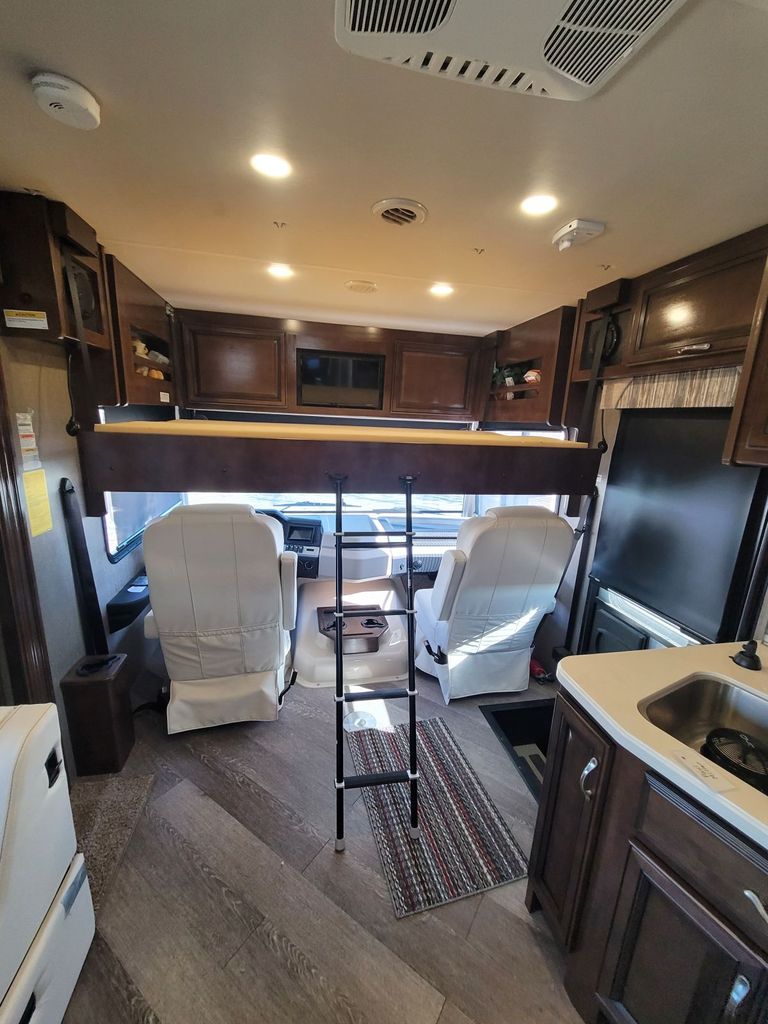 2020 Fleetwood Bounder 33C - National Vehicle