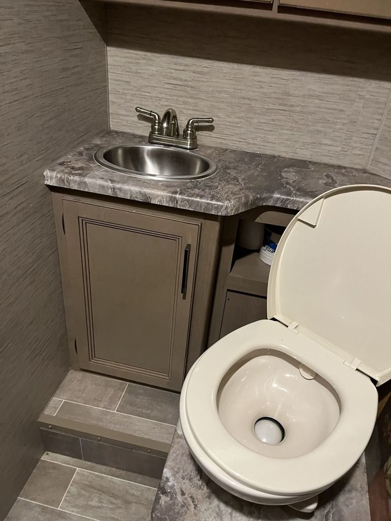 2021 Thor Motor Coach Chateau 28A - National Vehicle