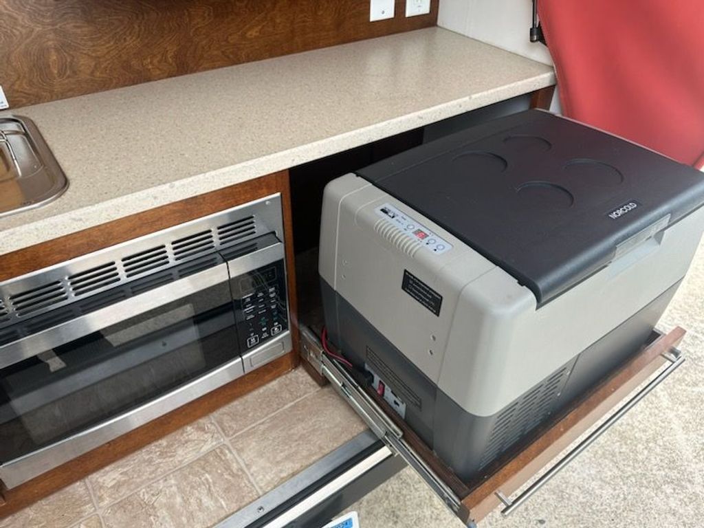 2017 NuCamp T@G XL Outback - National Vehicle