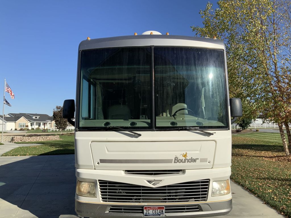 2006 Fleetwood Bounder 32W - National Vehicle
