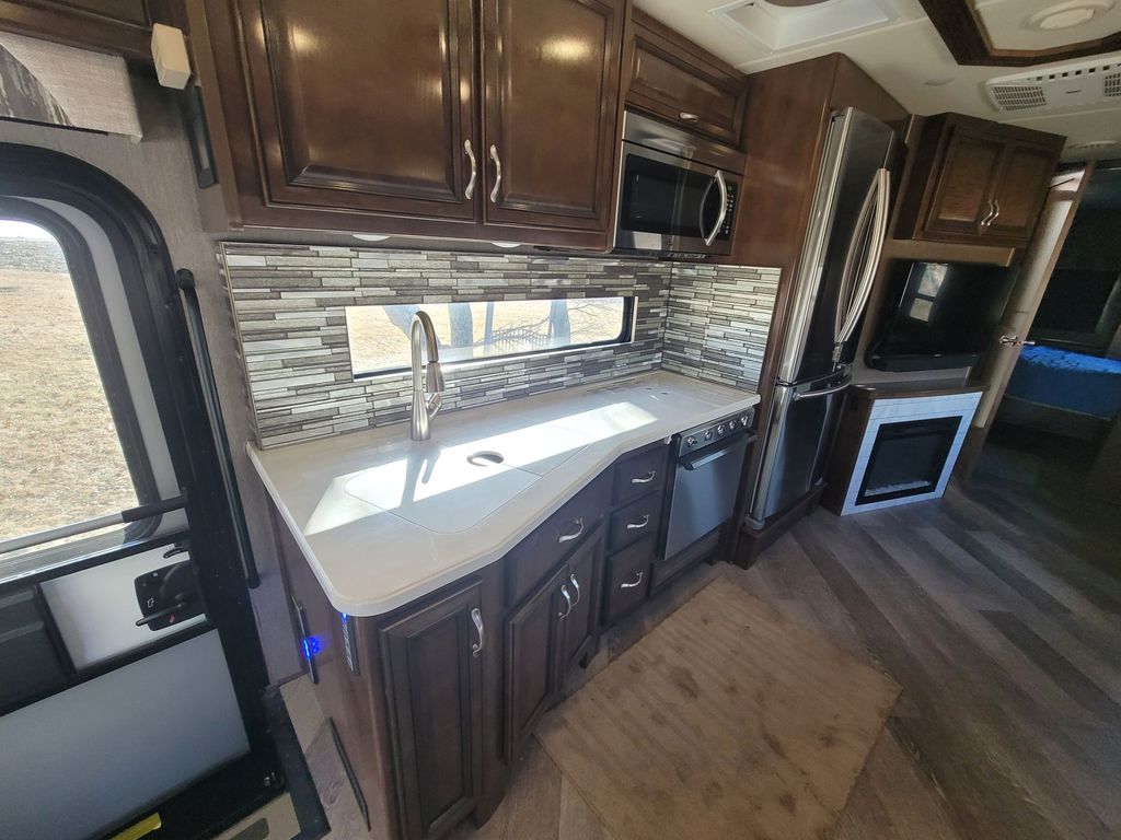 2020 Fleetwood Bounder 33C - National Vehicle