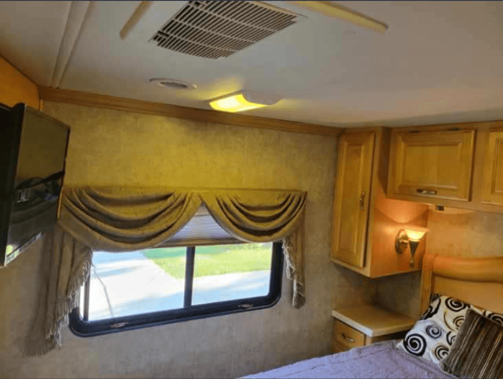 2006 Coachmen Cross Country SE 372DS - National Vehicle