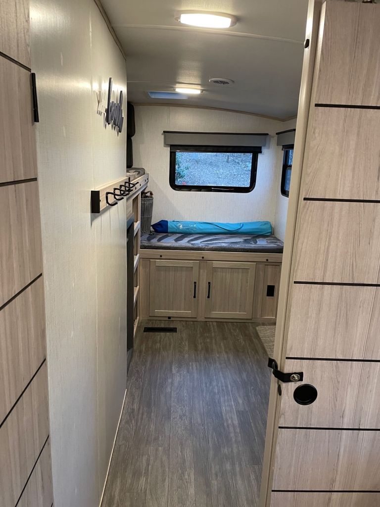 2022 Cruiser RV Twilight Signature 3300 - National Vehicle