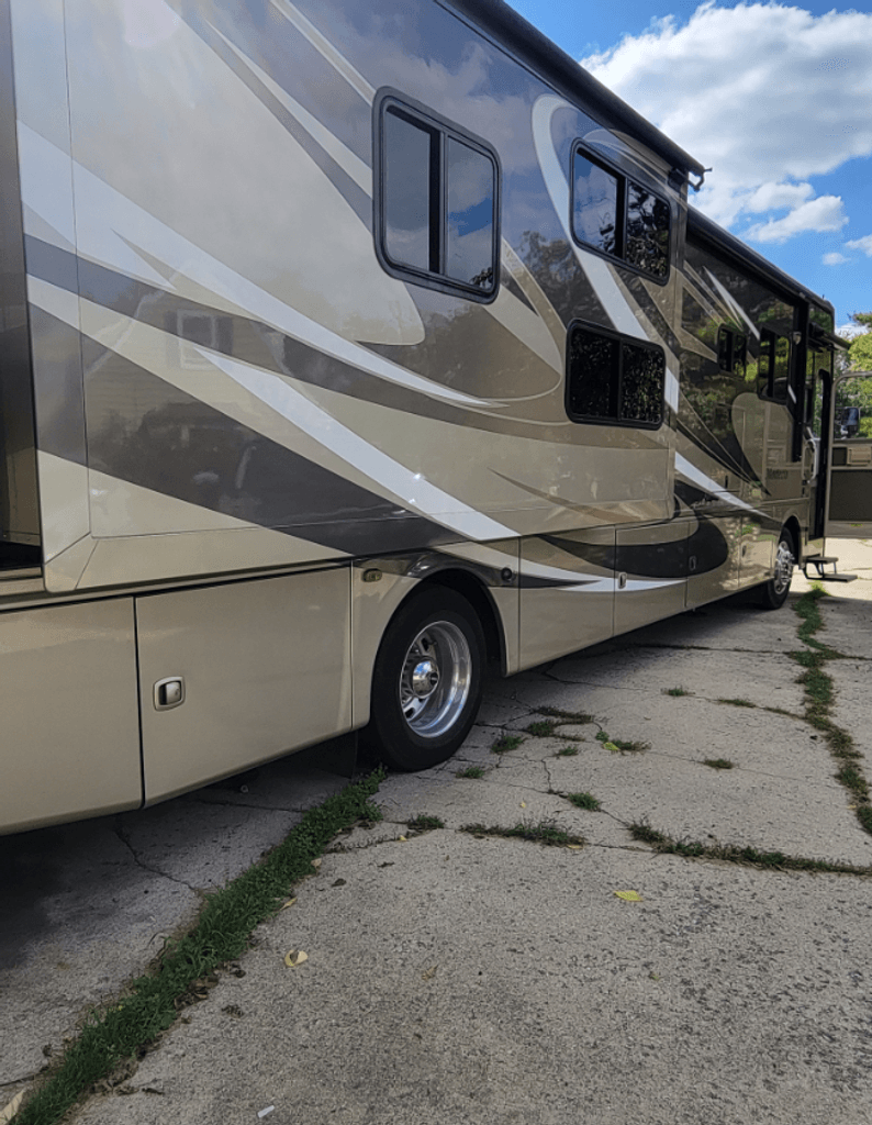 2010 Four Winds Montecito 38D - National Vehicle