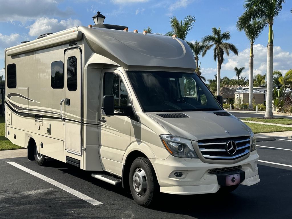 2016 Renegade Vienna 25VQRS - National Vehicle