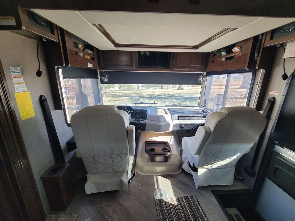 2020 Fleetwood Bounder 33C - National Vehicle