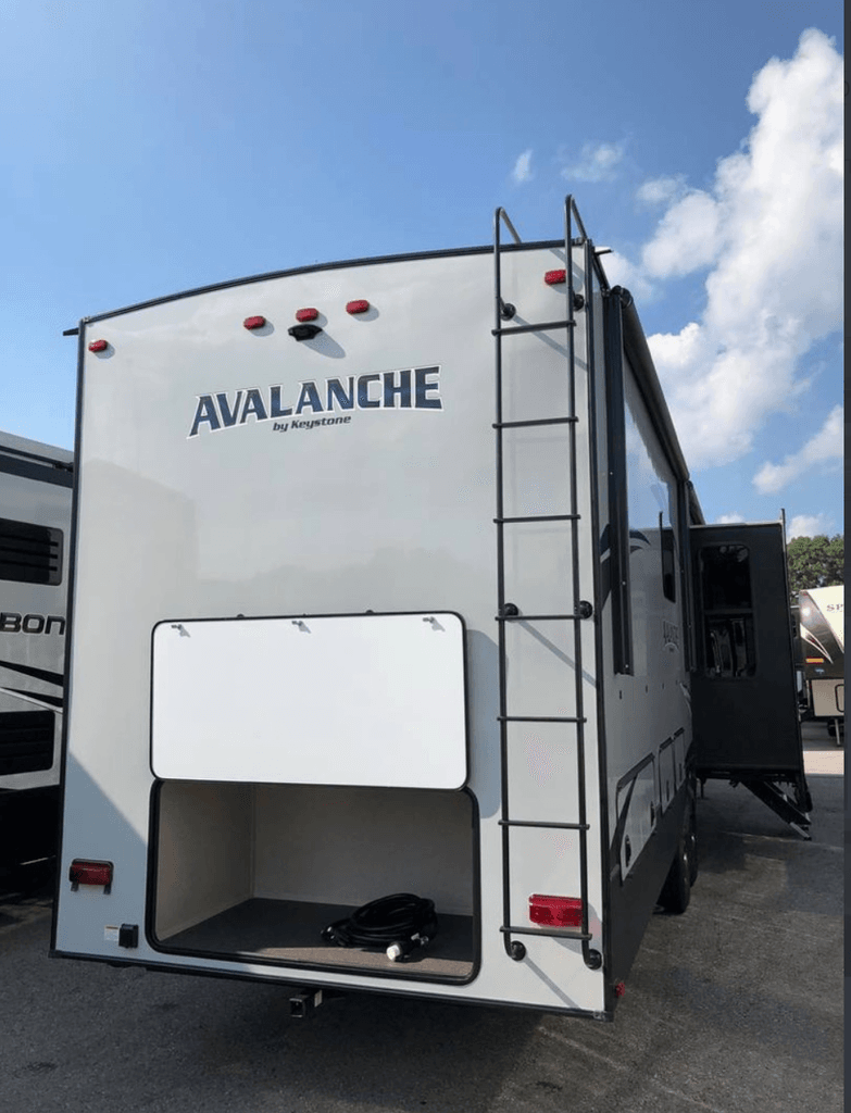 2019 Keystone Avalanche 383FL - National Vehicle