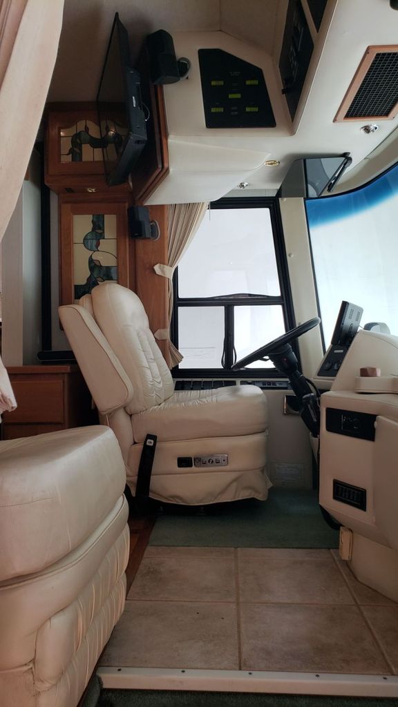 2000 Country Coach Magna 385hp-Tag 40' Slide - National Vehicle