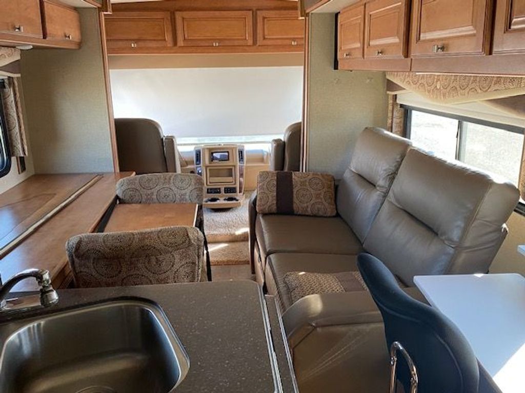 2014 Itasca Sunova 33C - National Vehicle