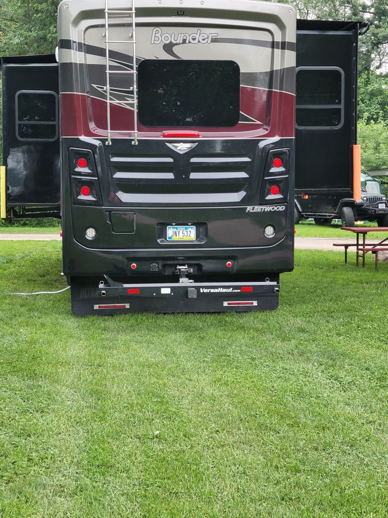 2020 Fleetwood Bounder 33C - National Vehicle