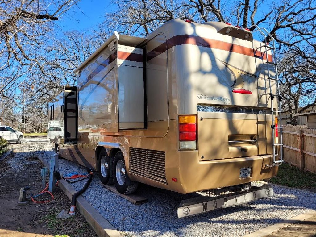 2002 Monaco Signature Supreme - National Vehicle