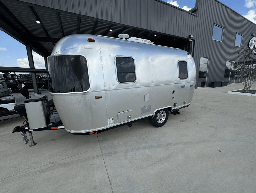 2021 Airstream Bambi 19CB - National Vehicle