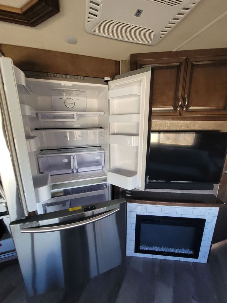 2020 Fleetwood Bounder 33C - National Vehicle