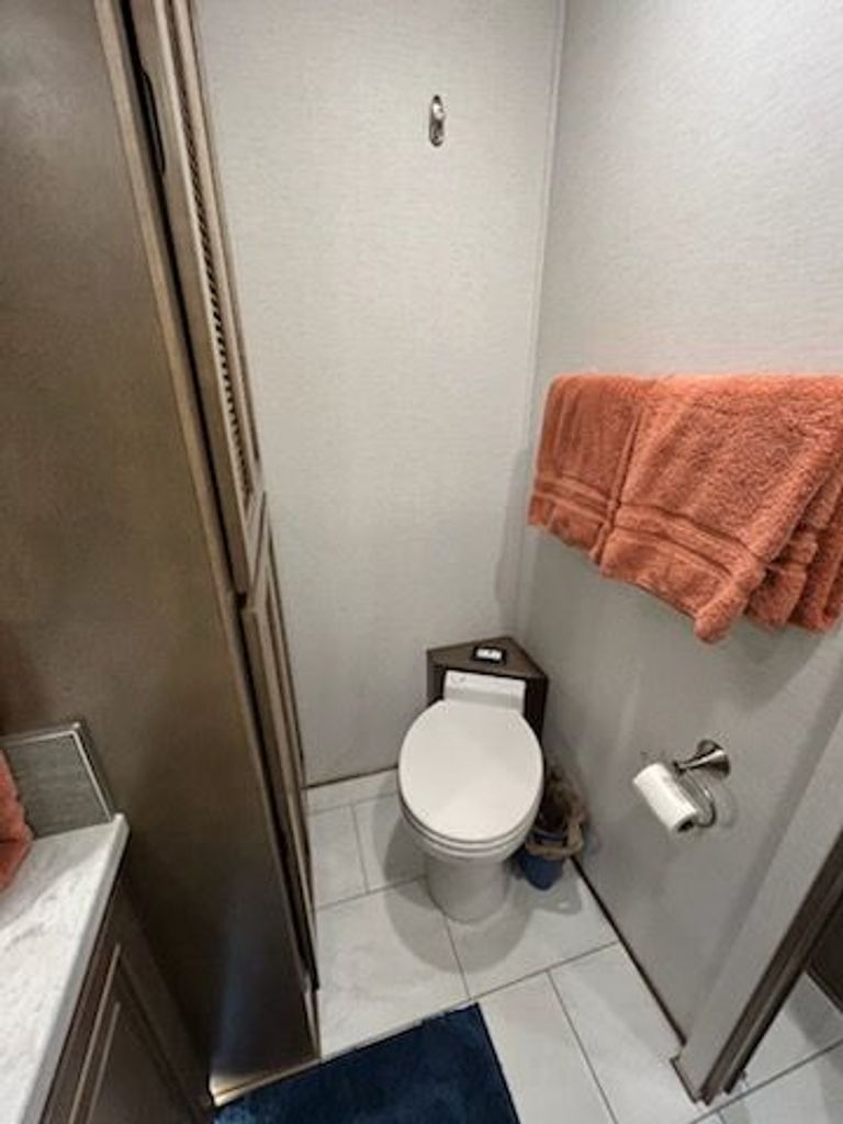 2024 Renegade Custom Coach 40ERB Cascadia - National Vehicle