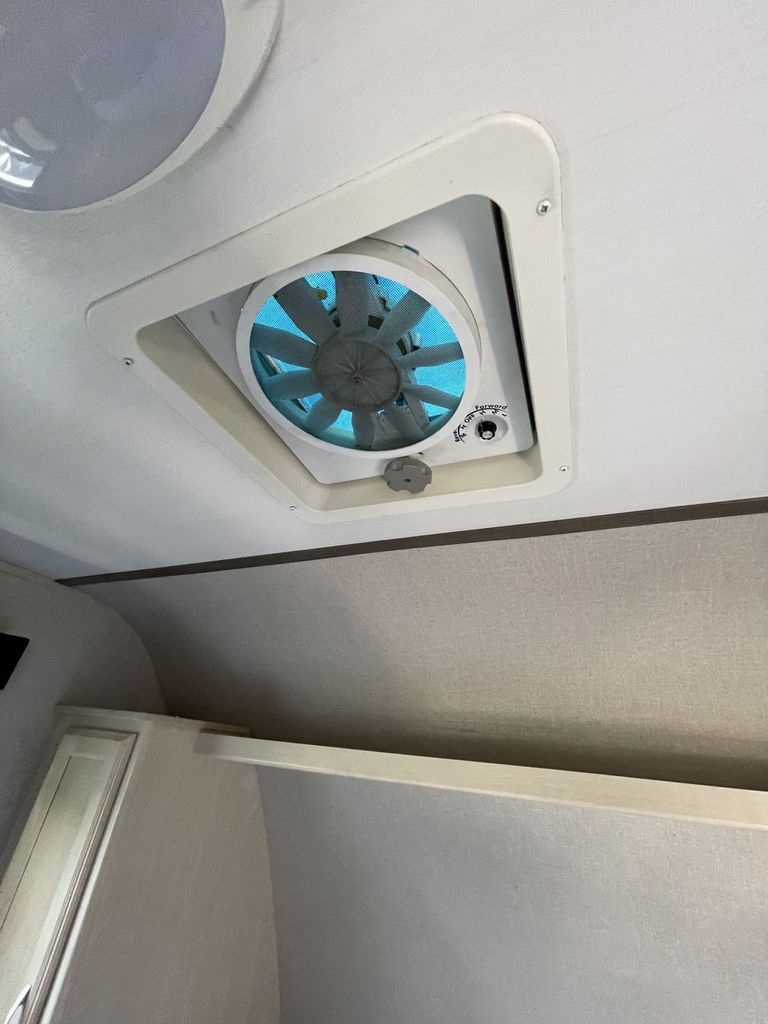 2018 Winnebago Micro Minnie 2108DS - National Vehicle