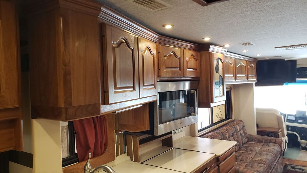 2000 Country Coach Magna 385hp-Tag 40' Slide - National Vehicle