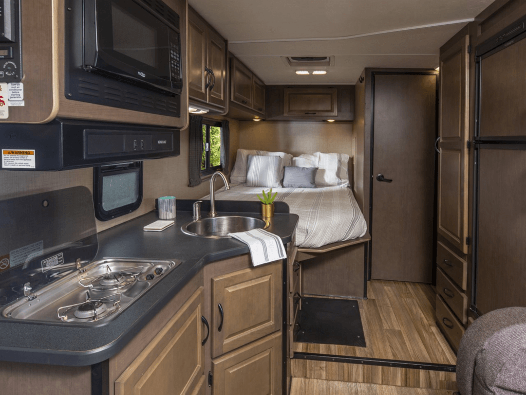 2016 Thor Motor Coach Majestic 23A - National Vehicle