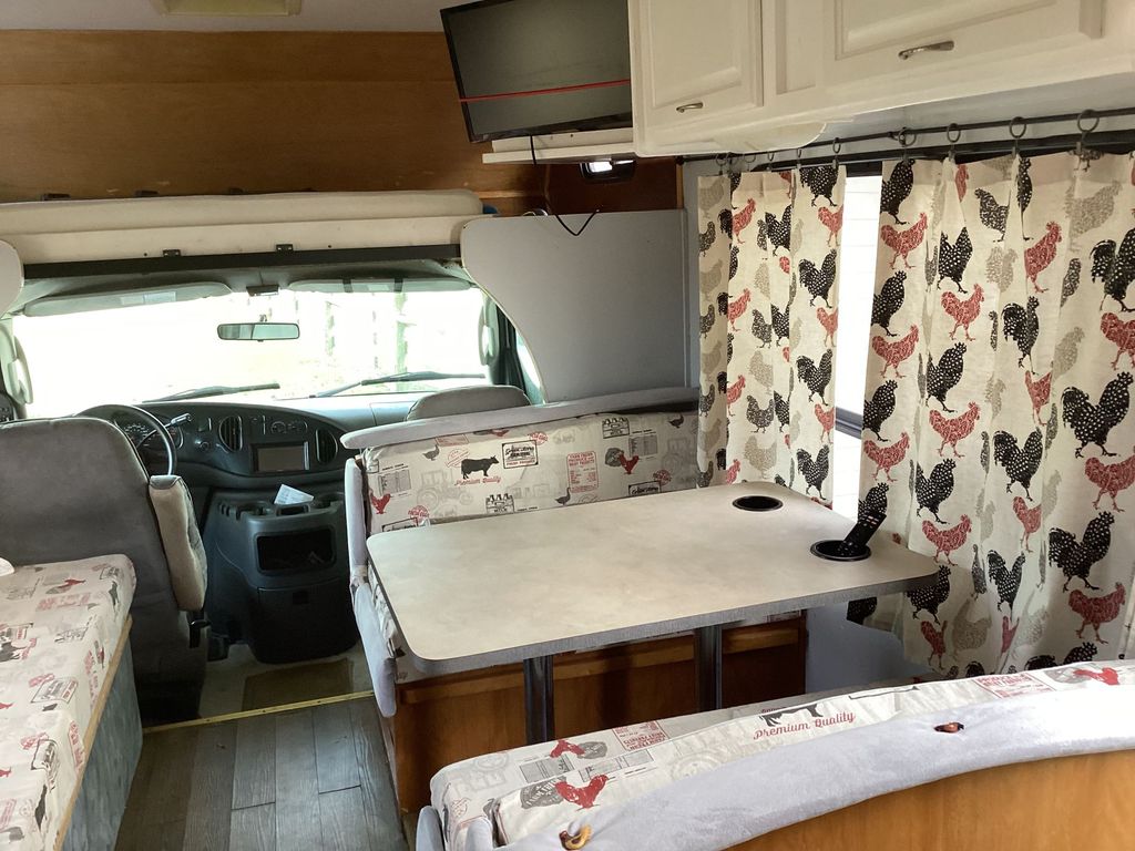 2004 Fleetwood Tioga 29V - National Vehicle