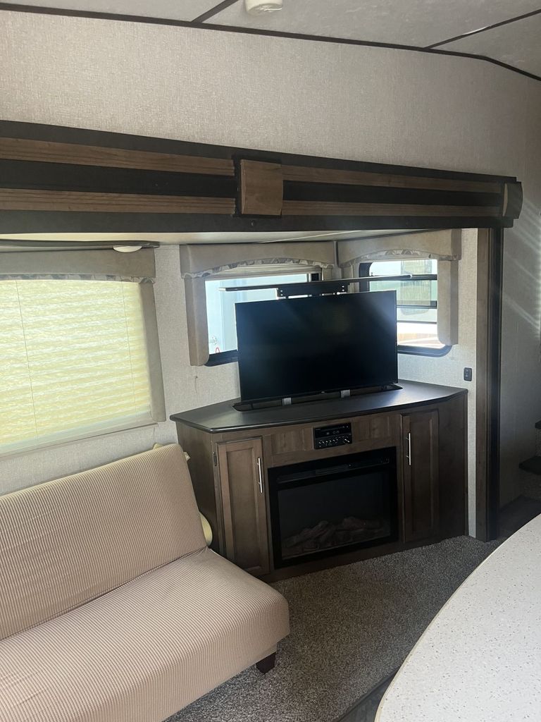 2019 Keystone Cougar 277RLSWE - National Vehicle