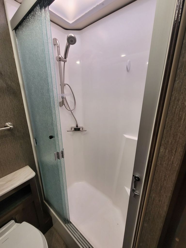 2020 Fleetwood Bounder 33C - National Vehicle