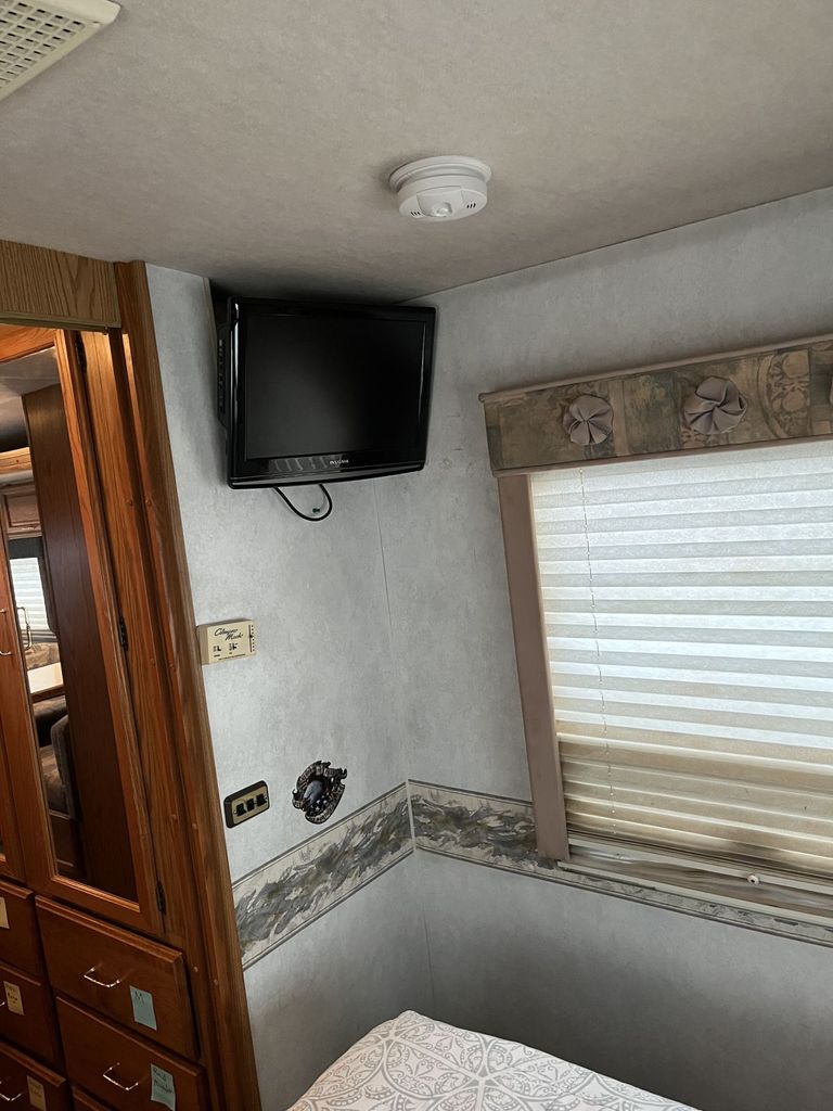 2000 Winnebago Brave 33V - National Vehicle