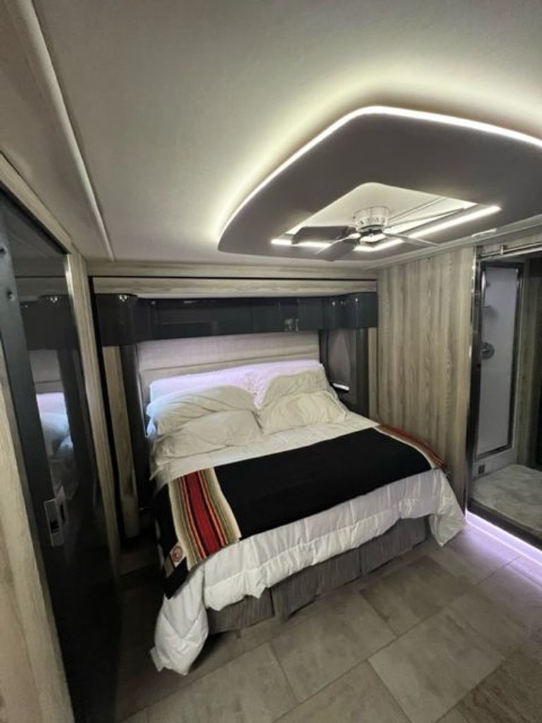 2020 Winnebago Horizon 42Q - National Vehicle