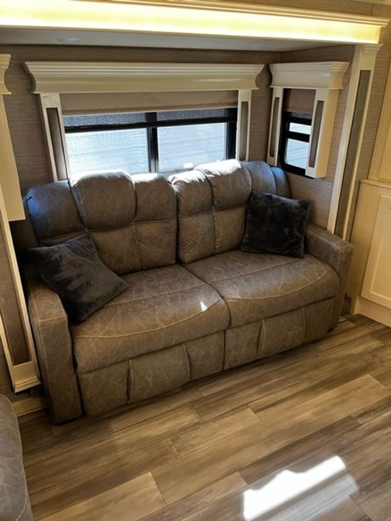 2022 Vanleigh Beacon 41FLB - National Vehicle