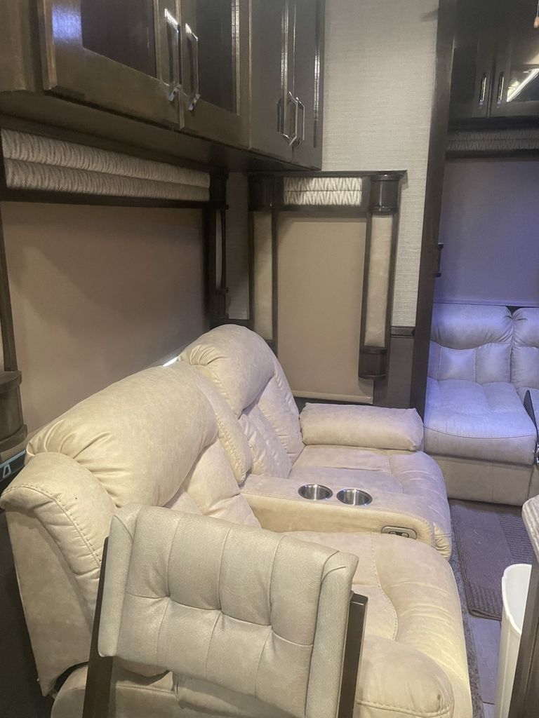 2020 Vanleigh Beacon 39FBB - National Vehicle