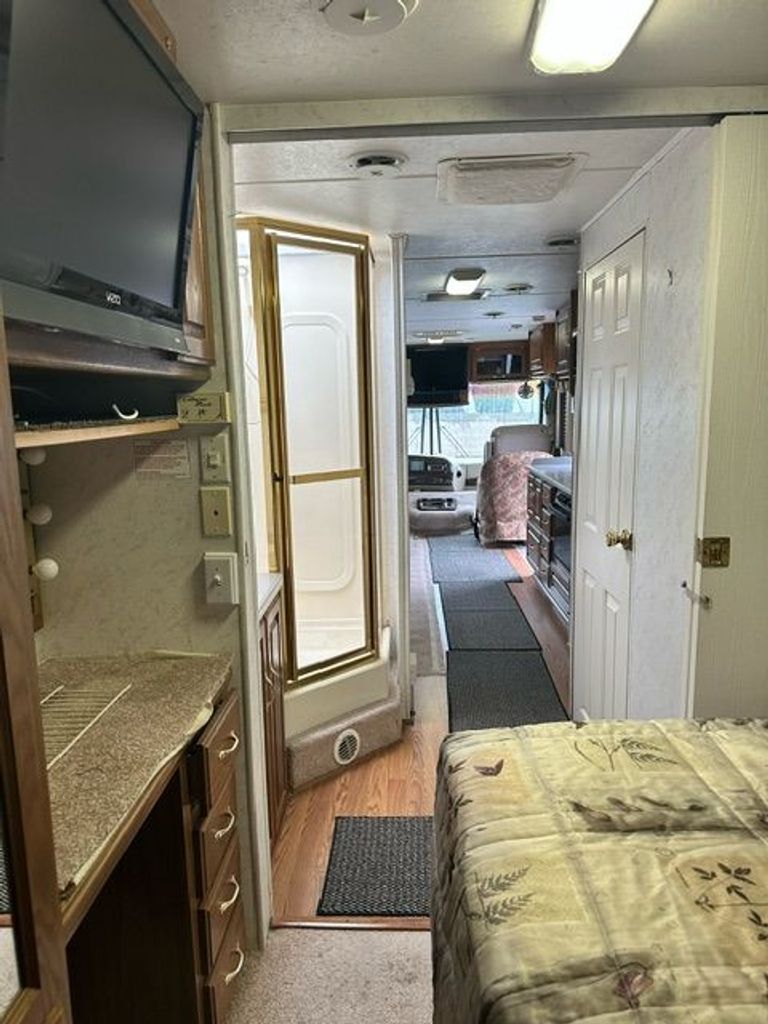 2002 Four Winds Infinity 32R - National Vehicle