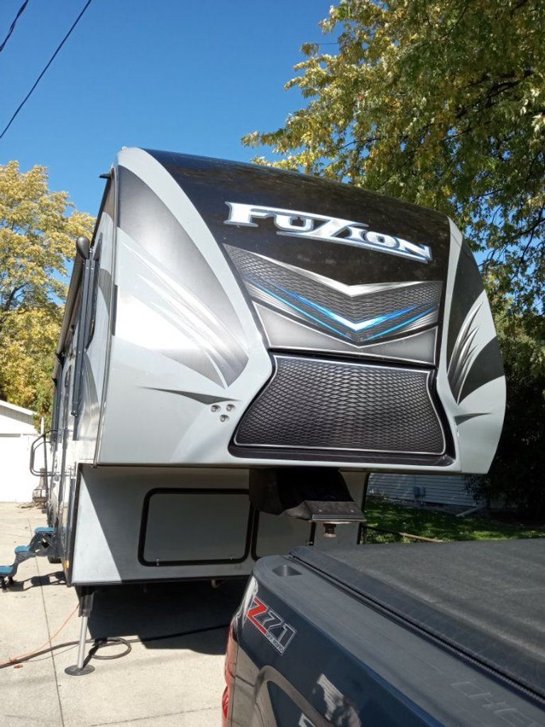 2015 Keystone Fuzion 325 - National Vehicle