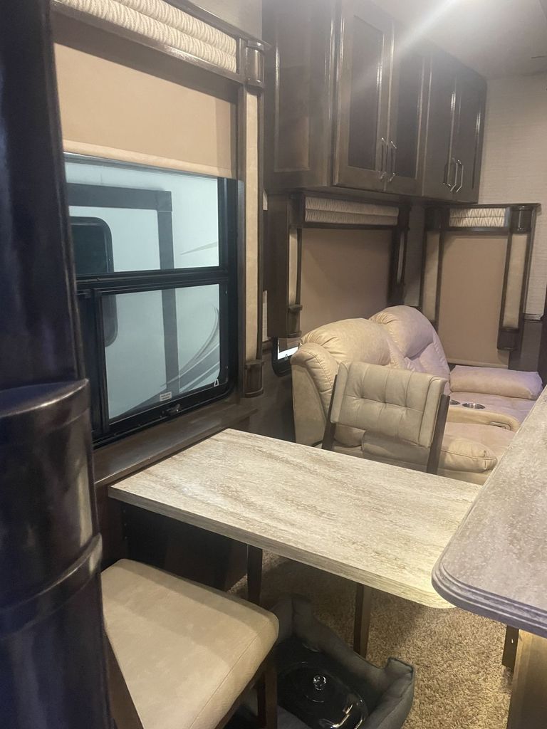 2020 Vanleigh Beacon 39FBB - National Vehicle