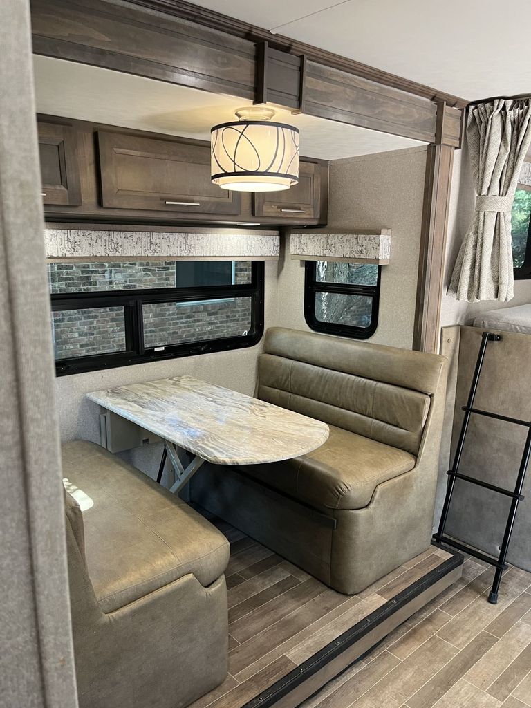 2021 Dynamax Isata 5 28SS - National Vehicle