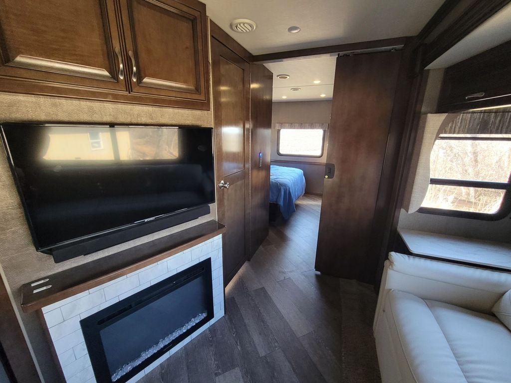 2020 Fleetwood Bounder 33C - National Vehicle