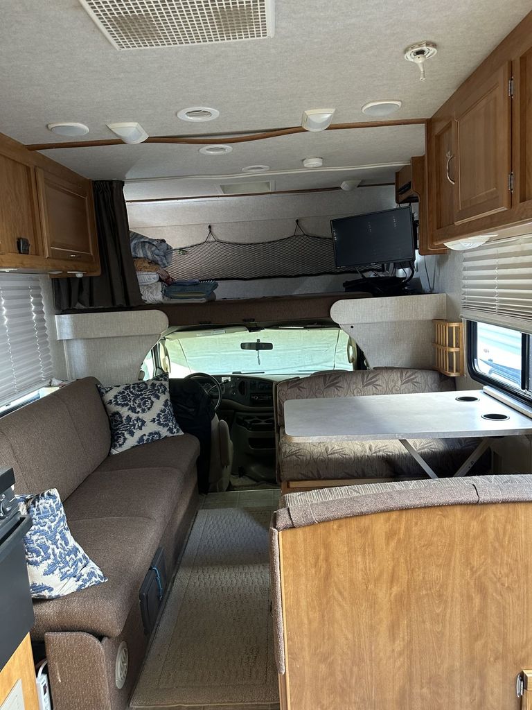 2008 Fleetwood Tioga 29V - National Vehicle