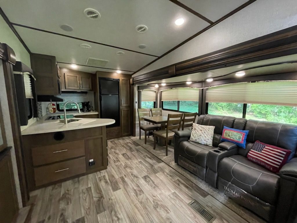 2019 Keystone Cougar 29RKS - National Vehicle