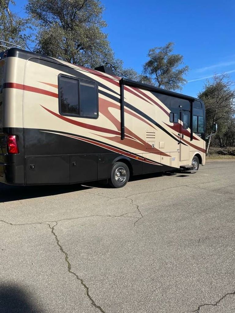 2009 Monaco Monarch 30SFS - National Vehicle