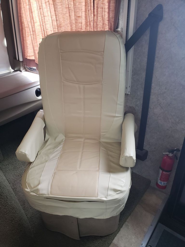 2014 Fleetwood Storm 28F - National Vehicle