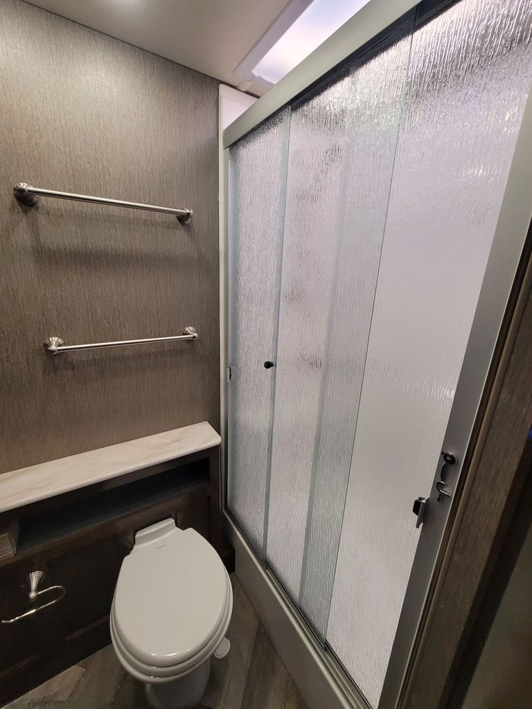 2020 Fleetwood Bounder 33C - National Vehicle