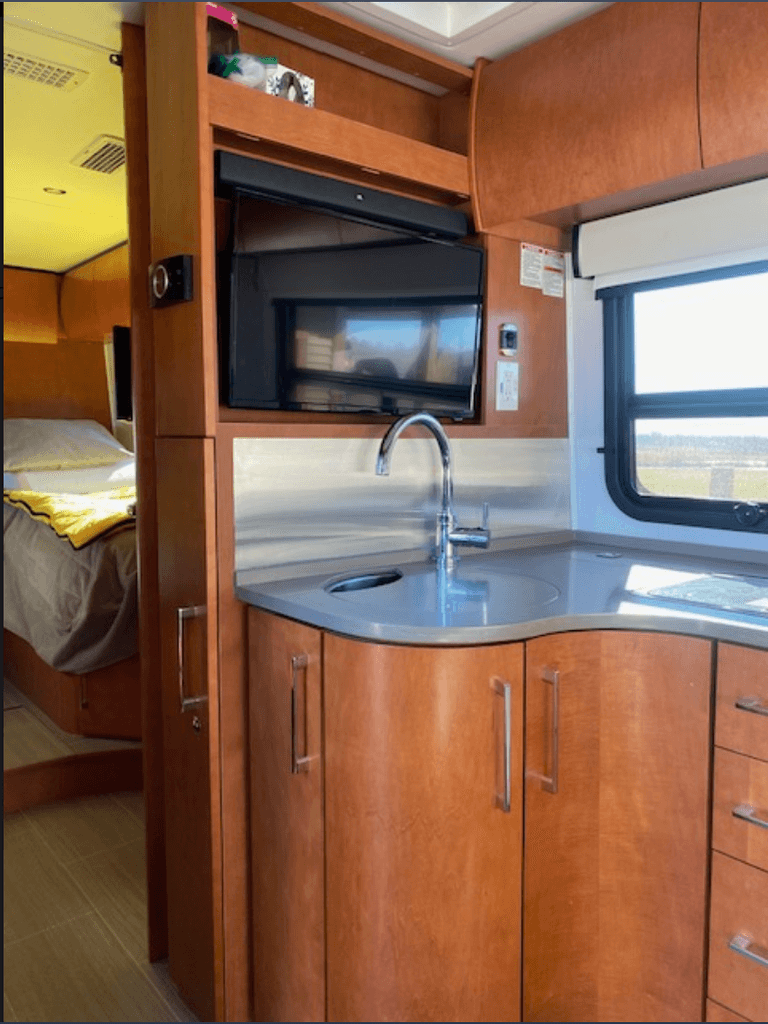 2020 Leisure Travel Van Unity U24TB - National Vehicle