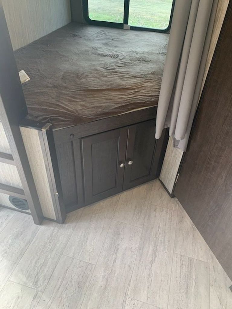 2019 Cruiser RV Shadow Cruiser 277BHS - National Vehicle