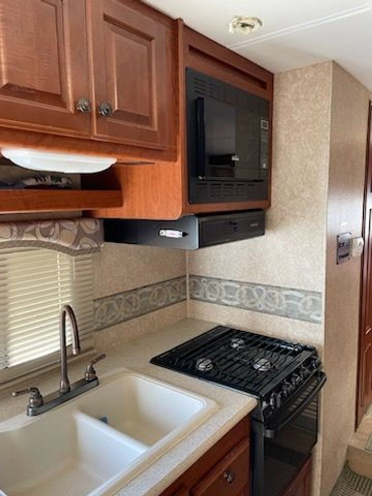 2010 Four Winds Freedom Elite 26E - National Vehicle